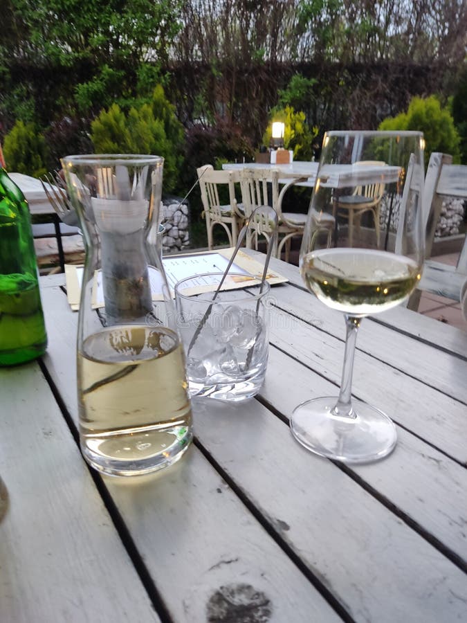 Wine table lunch restorant stock image. Image of restoran - 252018775