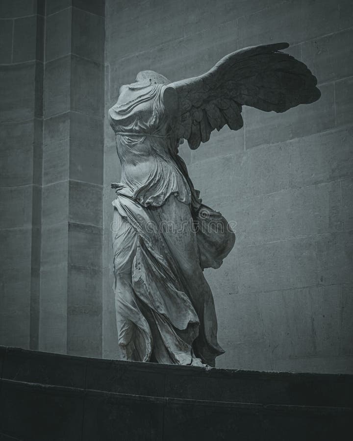 Winged Victory of Samothrace Statue in the Louvre Museum, Paris ...