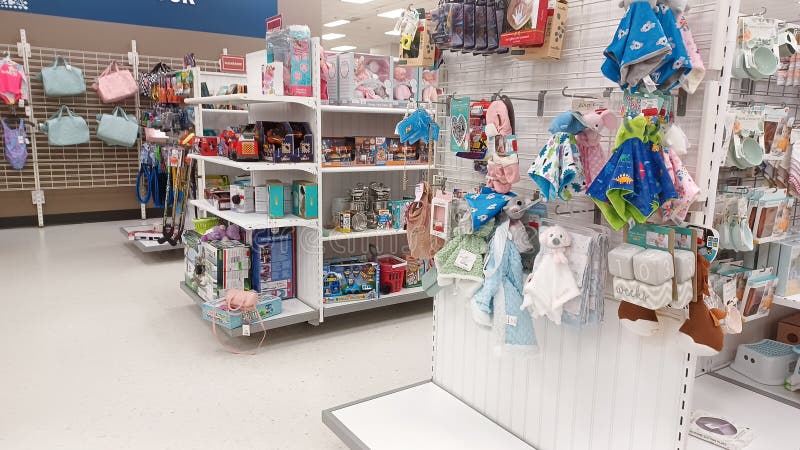 Winners Store Interior View Editorial Photo - Image of retail, toronto ...