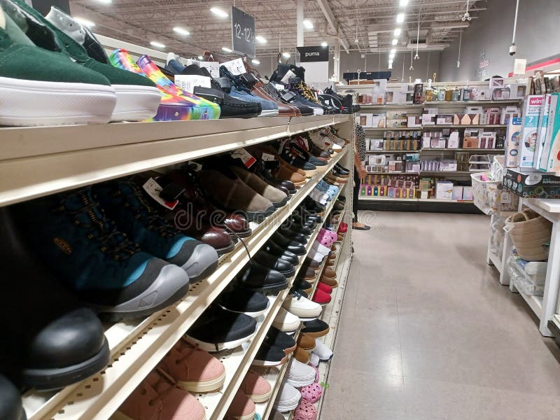 Winners Store Interior View Editorial Photo - Image of retail, fashion ...