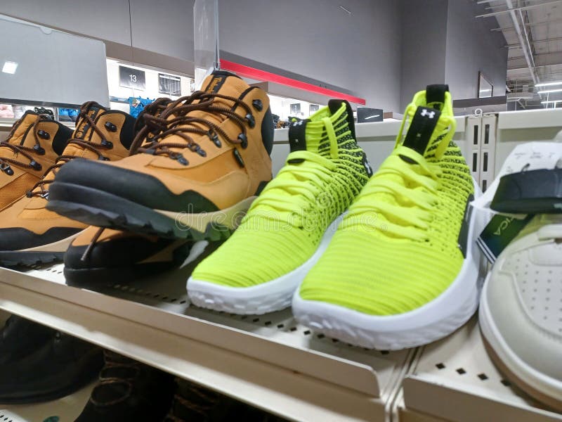 Winners Store Interior View Editorial Photography - Image of fashion ...