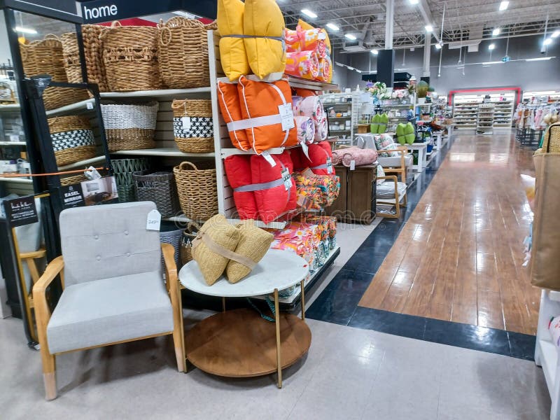 Winners Store Interior View Editorial Photography - Image of discount ...