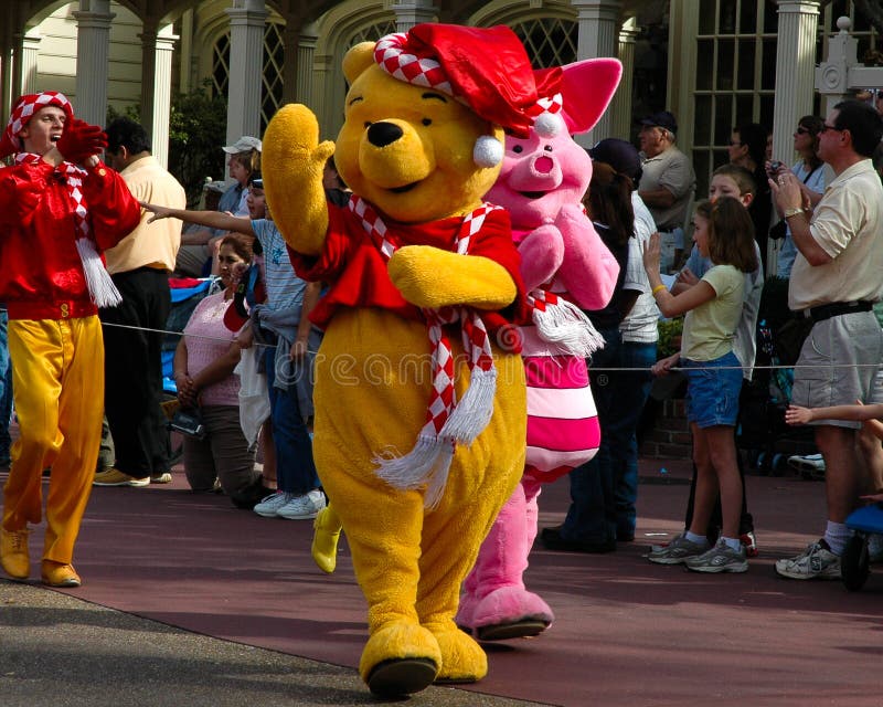 Winnie--Pooh Y Tigger En El Mundo De Disney Foto editorial - Imagen de ...