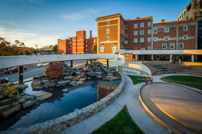 Winston Square Park, in Winston-Salem, Noord-Carolina Redactionele Foto ...