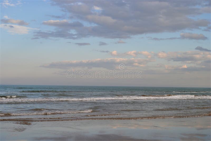 Winter Beach Sunset with Endless Horizon Stock Image - Image of ...