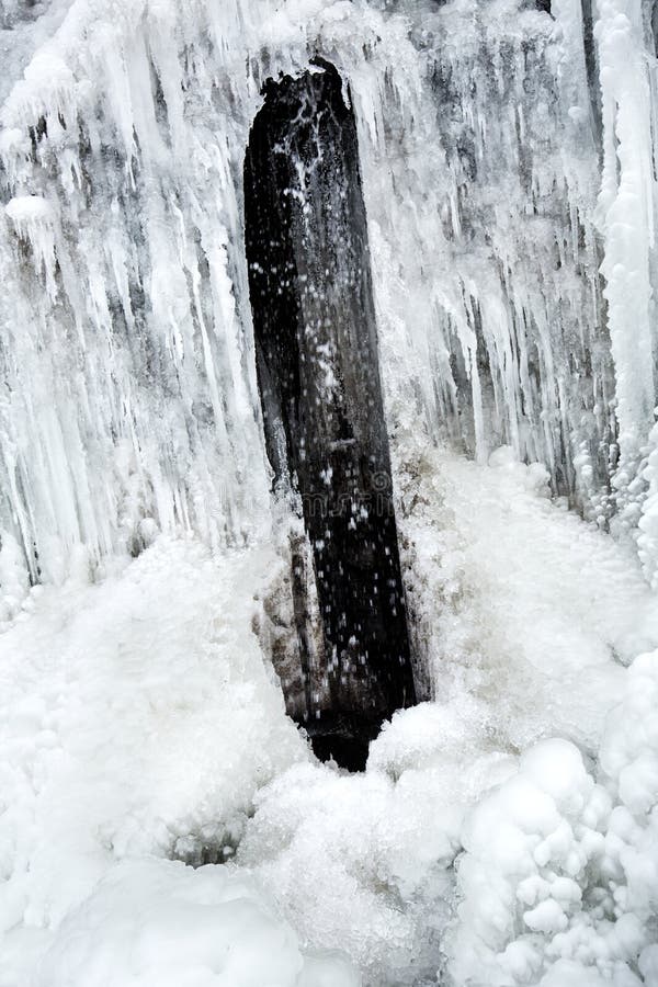 Dramatic Patterns in the Ice at Blackledge Falls Park, Connecticut ...