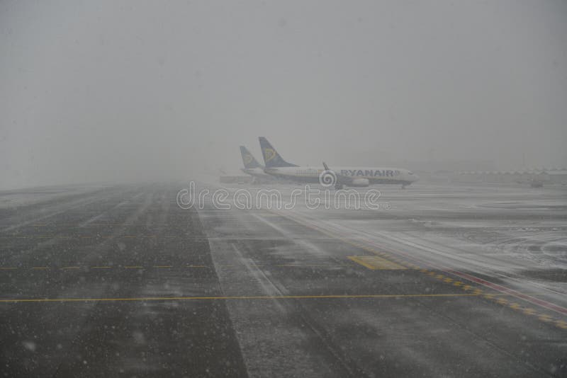 Winter in Milan Snowfall Malpensa Airport Editorial Stock Image - Image ...