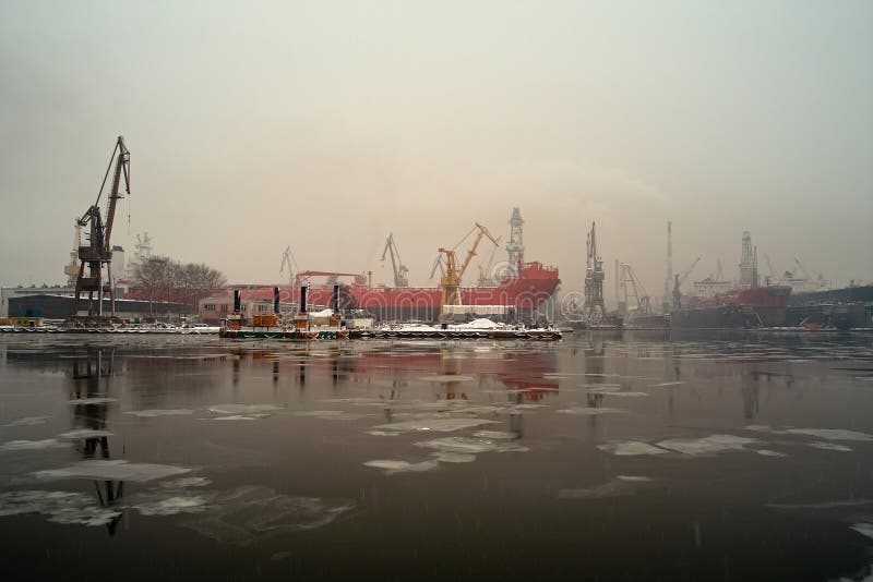 Winter in the port. stock image. Image of snow, freight - 17509165