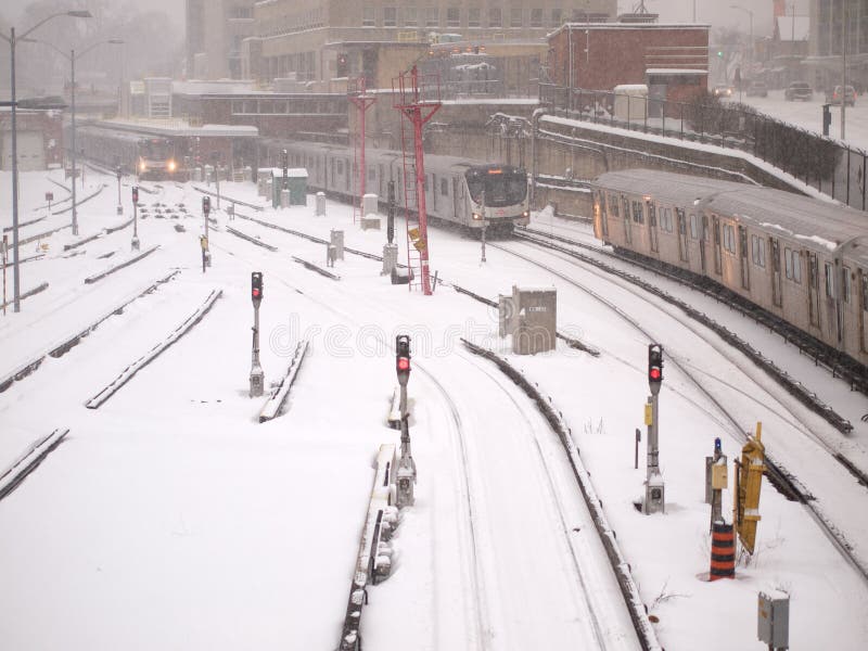 Winter storm hits Toronto editorial photo. Image of highway - 29116116
