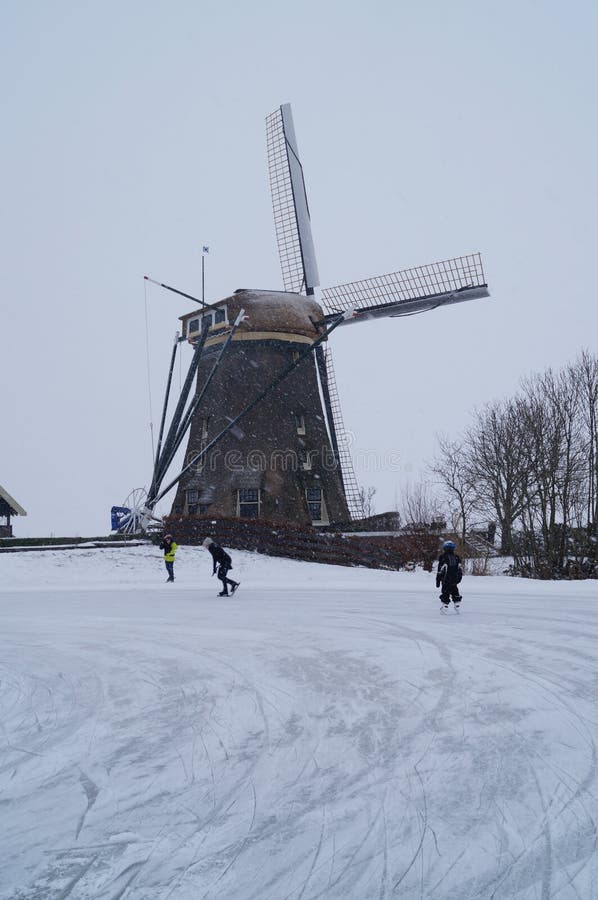 Winter windmill stock image. Image of iceskaters, zwammerdam - 49751591