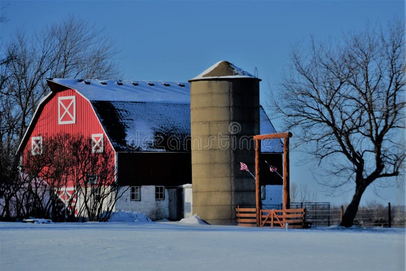 Wisconsin Barn in Winter stock image. Image of abandoned - 135066369
