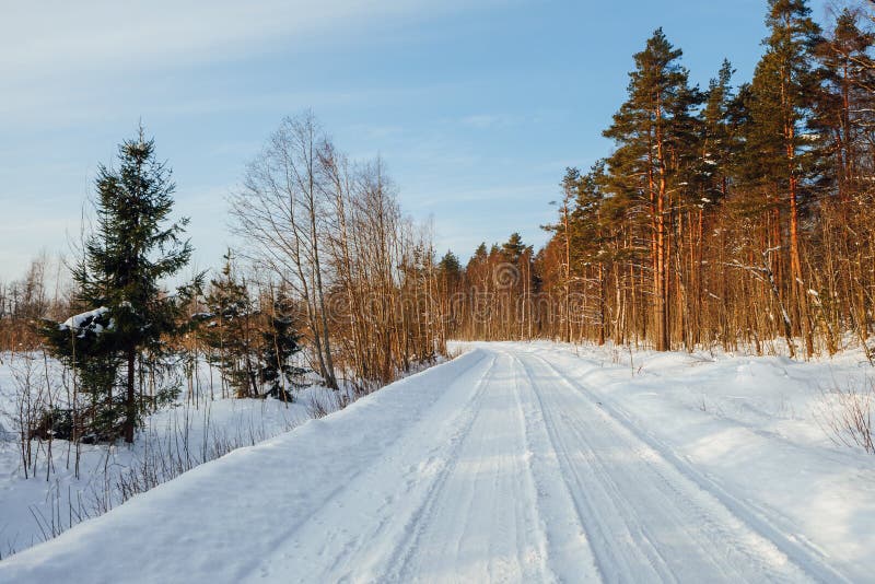 Finnland: Straße im Winter stockfoto. Bild von winter - 22829664