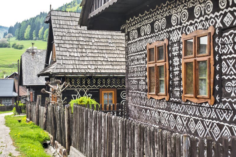 Unikalni Lud Domy W Cicmany, Sistani Obraz Stock - Obraz złożonej z ...