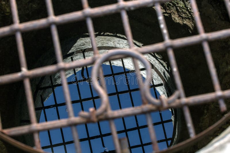 Wire closed pit stock image. Image of pulley, closed - 116290997