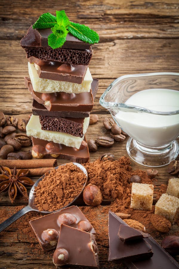 Wit, Donker, En Melkchocola Met Noten Stock Foto - Image of groep ...