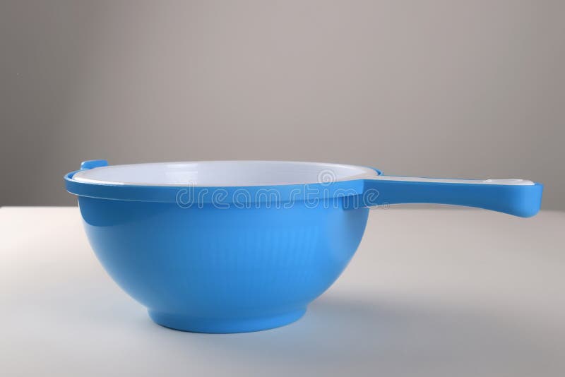 Wit Plastic Vergiet in Buekom Stock Foto - Image of hulpmiddelen ...