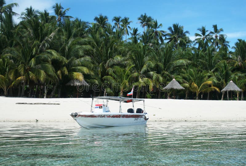 Wit strand redactionele foto. Image of palmen, maleisië - 18036041