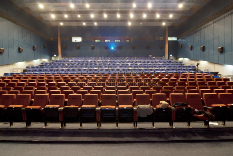 Withrow Del Pasillo Del Cine De Asientos Foto de archivo - Imagen de ...