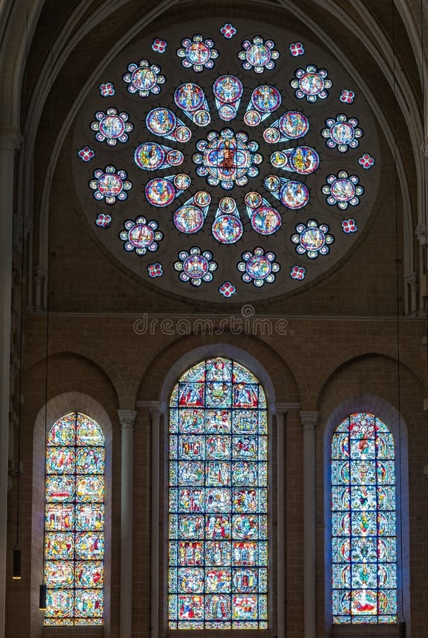 Inside Chartres katedra obraz stock editorial. Obraz złożonej z nasz ...