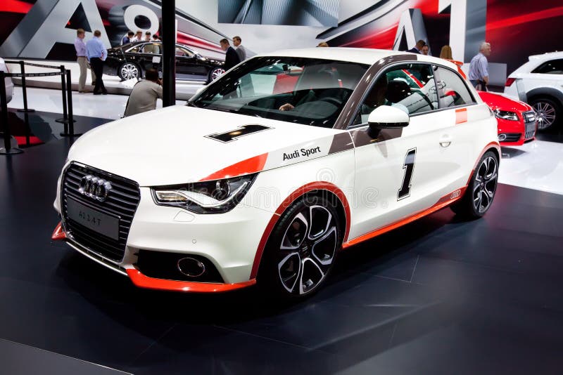 Witte auto Audi A1 Allroad redactionele afbeelding. Image of deur ...