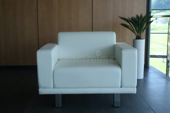 Witte bank stock foto. Image of architectuur, rood, herenhuis - 2062800