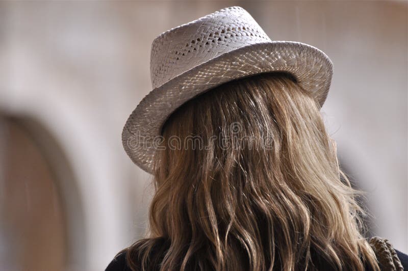 Witte dameshoed stock afbeelding. Image of kleding, toebehoren - 25947245