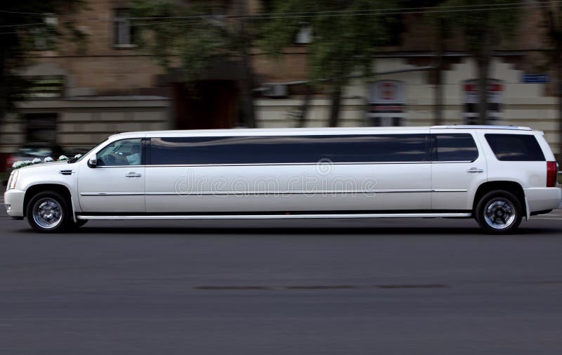 Witte De Luxe Lange Auto Van Het Huwelijk Stock Afbeelding - Image of ...