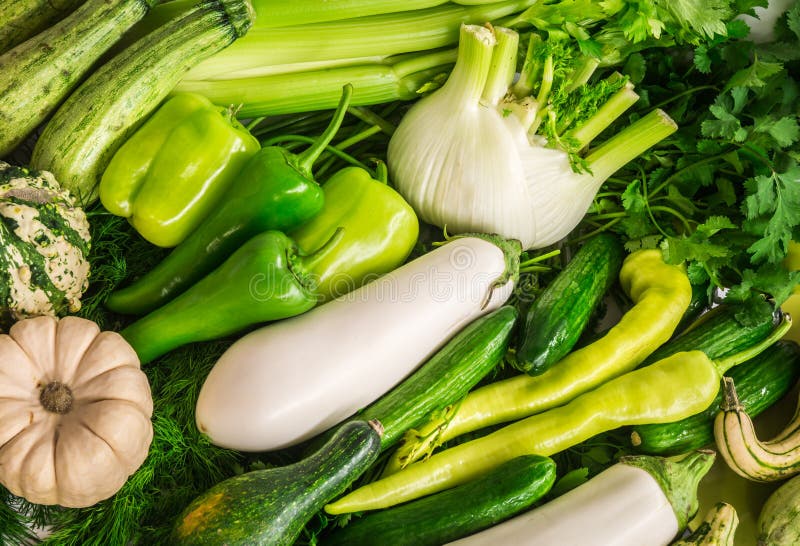 Witte en groene groenten stock foto. Image of aubergines - 63843388