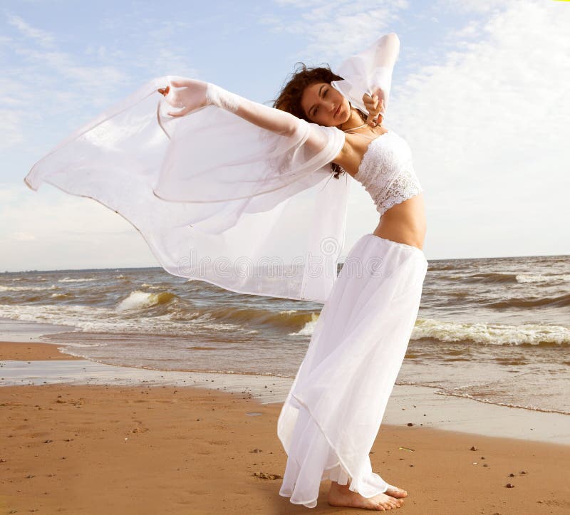 Witte engel op het strand stock foto. Image of persoon - 96761182