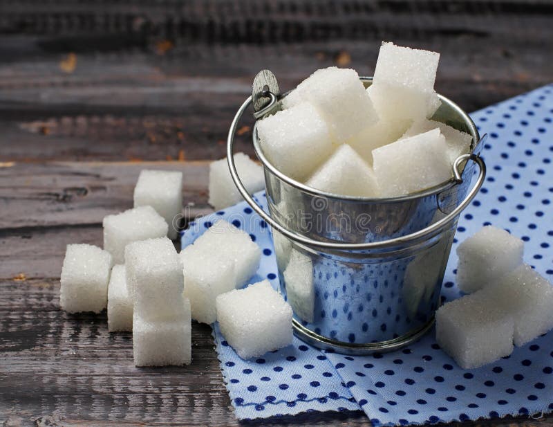 Witte Geraffineerde Suiker in Ijzeremmer Stock Foto - Image of fructose ...