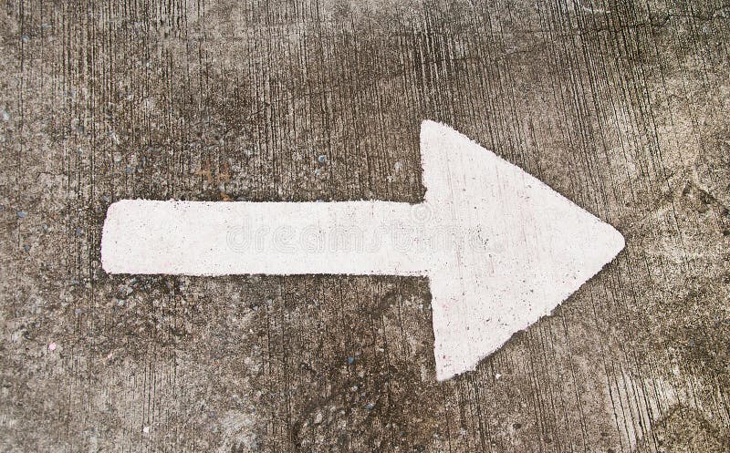 Witte pijl op de weg stock foto. Image of direct, toekomst - 33589180