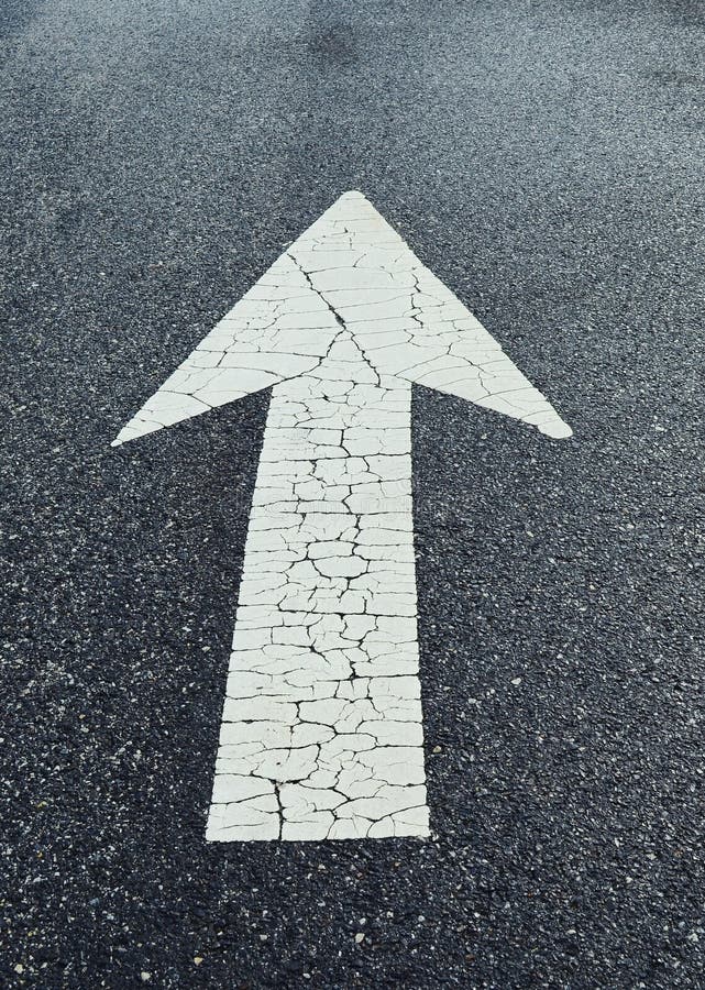 Witte Pijl Op Het Verkeer Van De Oppervlakte Stock Foto - Image of ...