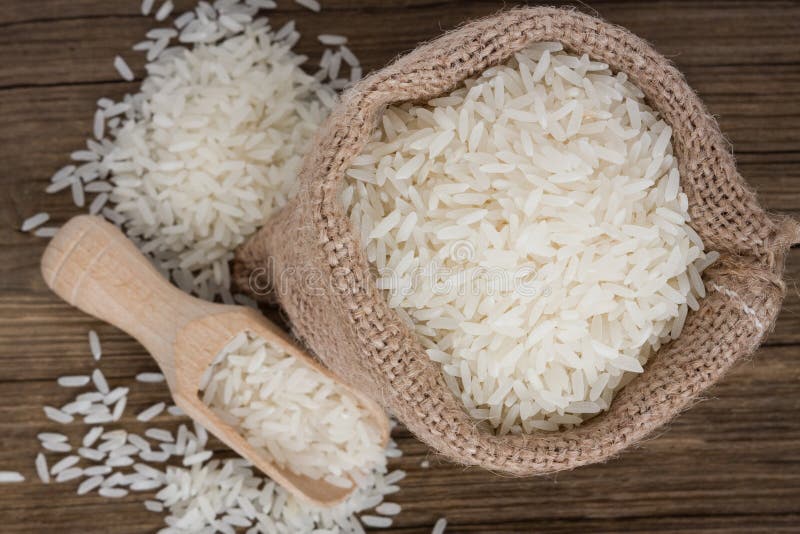 Witte lange rijst stock afbeelding. Image of ingrediënt - 17346899