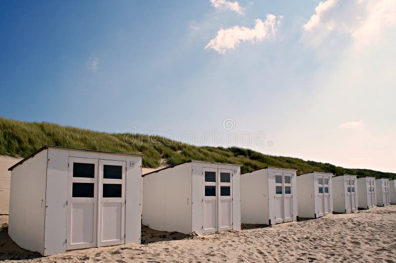 Witte Strandcabines Voor Vakantie Stock Afbeelding - Image of velen ...