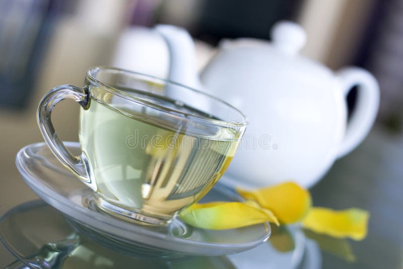 Witte Thee in Een Transparant Kopje Stock Foto - Image of transparant ...