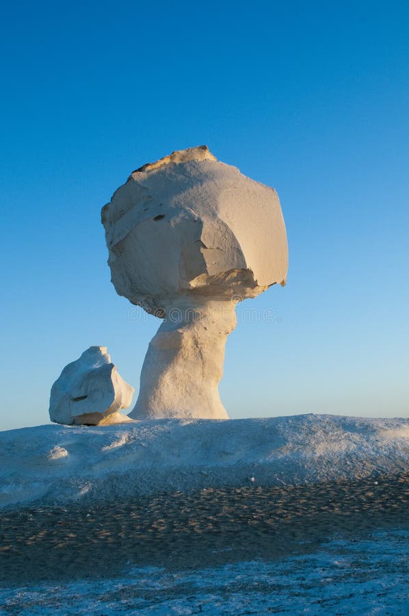 Witte Woestijn in Egypte stock foto. Image of laag, paddestoel - 23901336