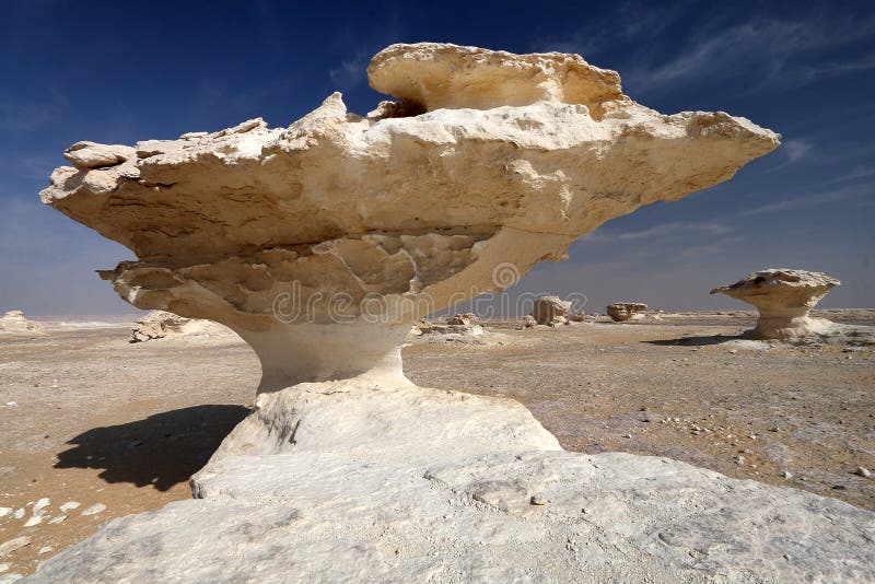 Landschap Van De Witte Woestijn in Egypte Stock Foto - Image of blauw ...