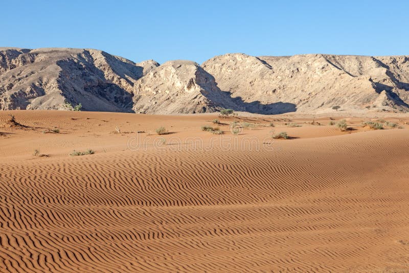 Woestijnlandschap in Qatar stock afbeelding. Image of openlucht - 39370961