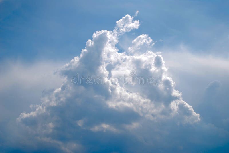 Wogende Kumulus-Wolke stockfoto. Bild von woge, prognose - 94099464