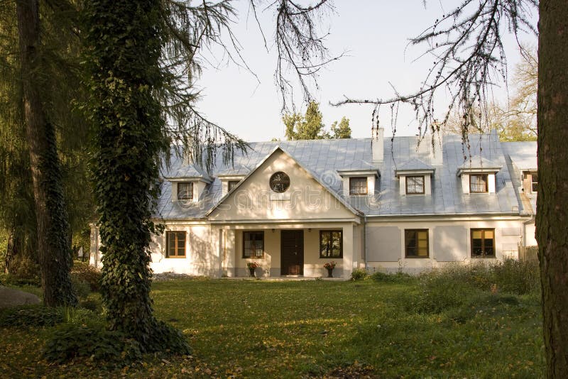 Wohnsitz stockbild. Bild von schön, pool, real, luxuriös - 19026219