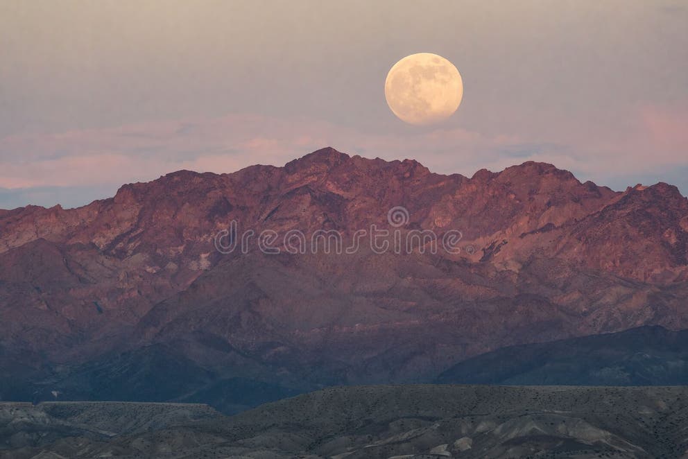 Wolf Moon Rising Above Lake Mead Stock Photo - Image of lake, mead ...