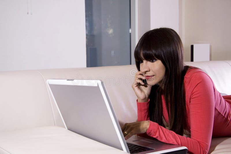 Woman Calling Picture. Image: 9782329