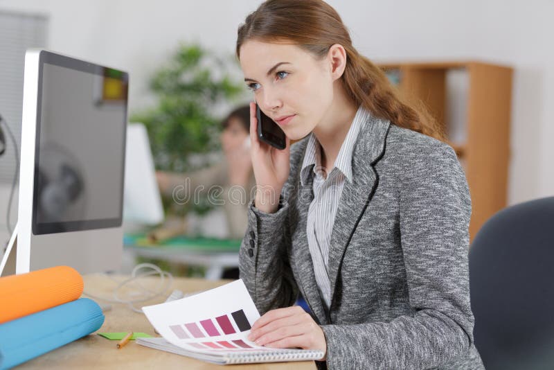 Woman calling a customer stock image. Image of monitor - 124015543