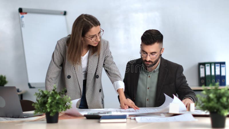 Woman Contractor Engineer Constructor Architect Designer Presenting ...