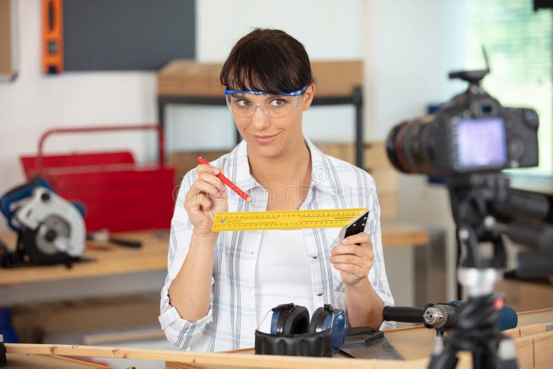 Woman doing diy vlog stock photo. Image of vlog, tutorial - 247463590