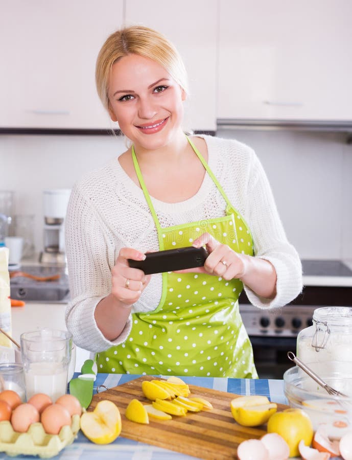141 Woman Doing Selfie Kitchen Stock Photos - Free & Royalty-Free Stock ...