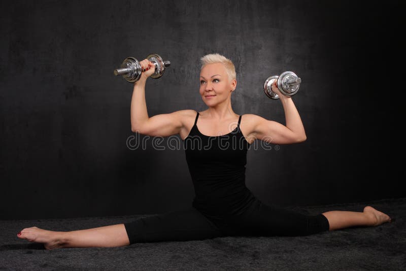 Woman with a dumbbell stock image. Image of lifestyle - 107210975