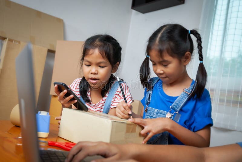 Family Prepares To Pack Stock Photos - Free & Royalty-Free Stock Photos ...