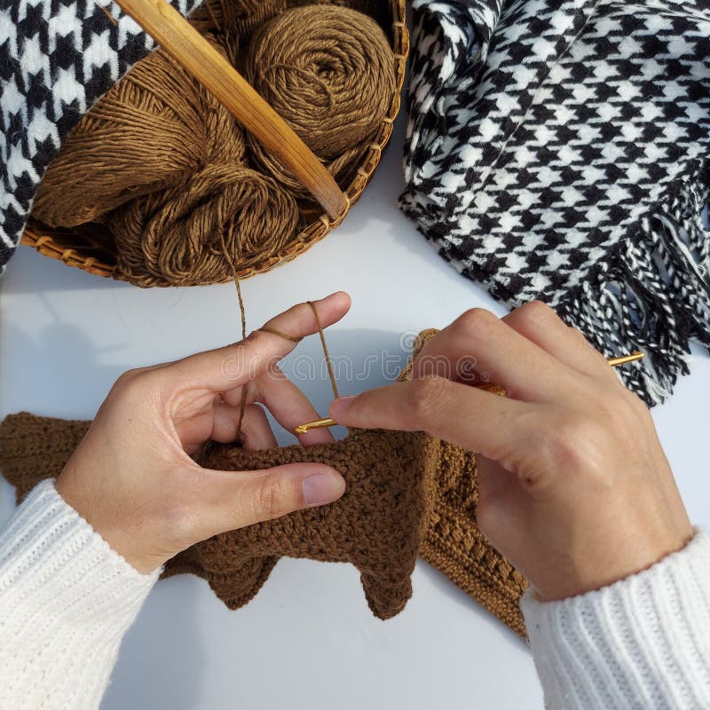 Woman hands is crocheting stock image. Image of blurred - 259580377