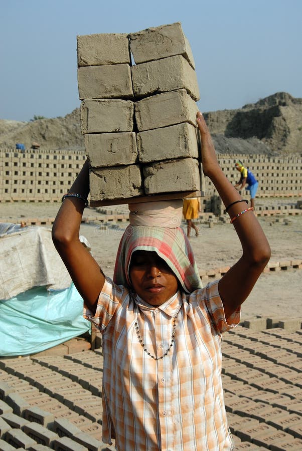 Woman Labour in India editorial stock photo. Image of population - 19945538